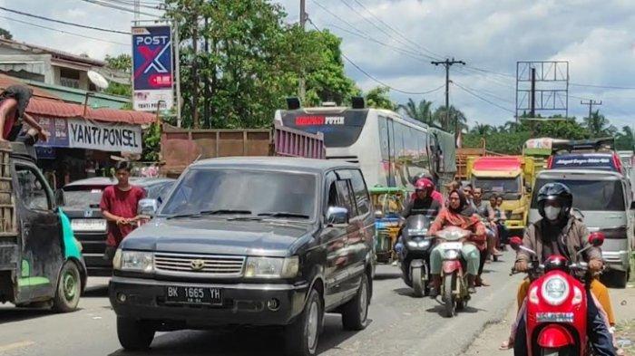Penyebab Jalinsum Asahan Macet Sampai 20 Kilometer - Tribun-medan.com