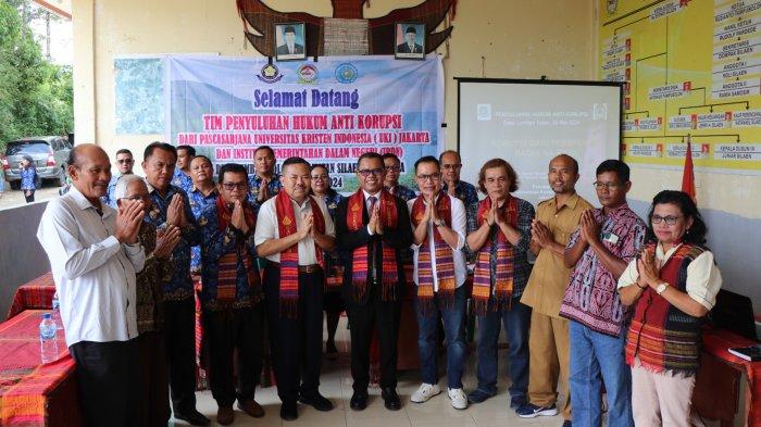 Bupati Toba Poltak Sitorus Apresiasi Penyuluhan Hukum Anti Korupsi di ...