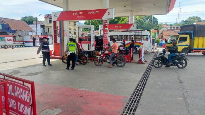 Pastikan Ketersediaan Stok BBM, Personel Polsek Balige Lakukan Pengecekan - Tribun-medan.com