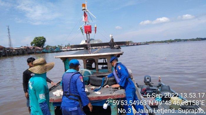 Masuki Perairan Tanjungbalai, Satpolair Polres Tanjungbalai Hentikan dan Periksa Kapal Tanpa ...