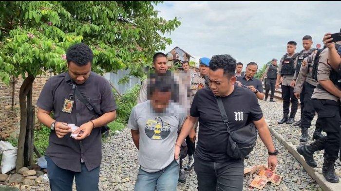 Gerebek Bantaran Rel di Tembung, Polisi Tangkap 3 Pengedar Narkoba, dan Seorang IRT - Tribun ...