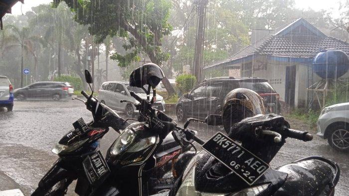 Hujan Disertai Angin Kencang dan Petir di Kota Medan, BPBD Minta Masyarakat Waspada dan Hati ...