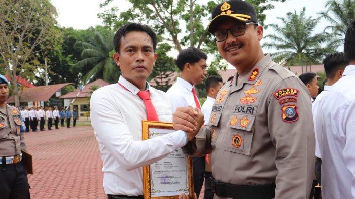 Wujud Apresiasi, Kapolres Langkat Berikan Penghargaan kepada Personel Berprestasi - Tribun-medan.com
