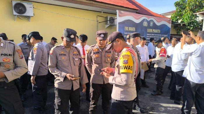 Kapolres Sibolga Sidak Ponsel Anggotanya, Pastikan Tidak Ada Aplikasi Judi Online - Tribun-medan.com