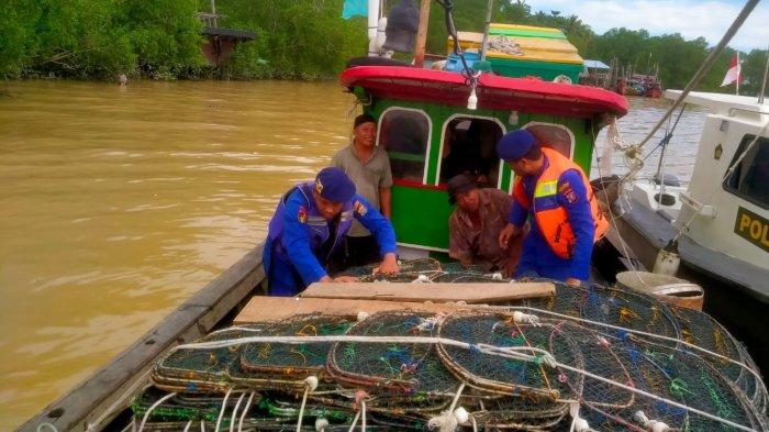 Tim Patroli Perairan Sat Polairud Polres Tanjungbalai Ingatkan Kapal Tanpa Nama Lengkapi Dokumen ...