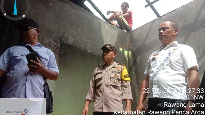 Personil Polsubsektor Rawang Panca Arga Cek TKP Kebakaran - Tribun-medan.com