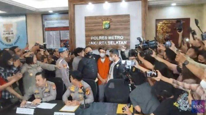 Lesti Kejora Hadir Saat Rizy Billar Resmi Ditahan Karena Kasus Kdrt
