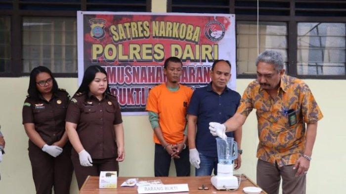 Sat Narkoba Polres Dairi Blender Barang Bukti Berupa Ganja dan Sabu Seberat 143,86 Gram - Tribun ...
