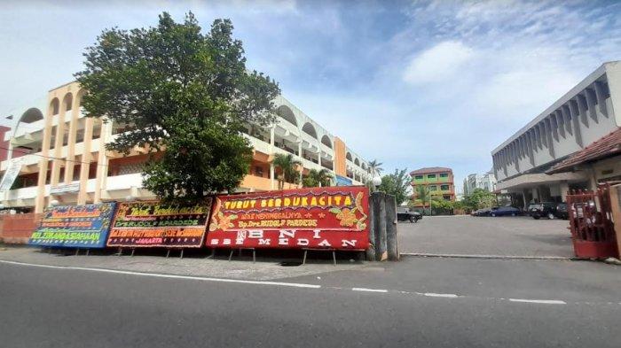 Eks Gubsu Rudolf Pardede Meninggal Dunia, Papan Bunga Ucapan Dukacita ...