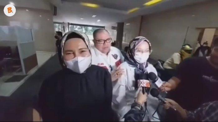 Ayahnya Sering Dicibir dan Dihujat, Putri Razman Arif Nasution Beber ...