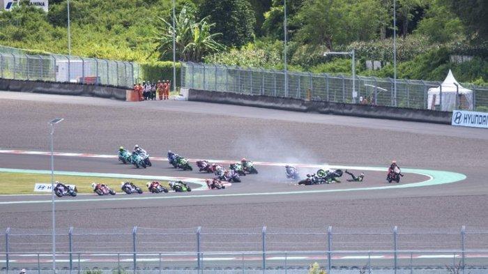 Hasil Race 2 WSBK Mandalika 2023: Crash Beruntun, Red Flag Berkibar ...