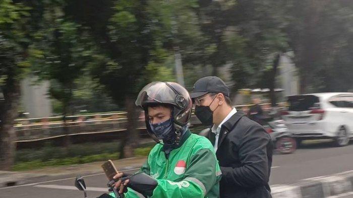 DETIK-DETIK Eks Kepala Bea Cukai Purwakarta Rahmady Hutahaean Kabur Naik Ojek Usai Diperiksa KPK ...