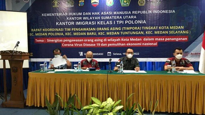 Perkuat Sinergitas, Kantor Imigrasi Kelas I TPI Polonia Gelar Rapat Koordinasi TIM PORA - Tribun ...