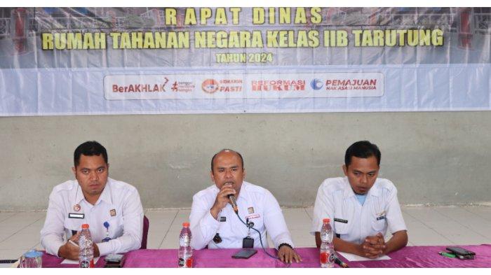 Kepala Rutan Tarutung Pimpin Langsung Rapat Bersama Seluruh Pegawai ... Kepala Rutan Tarutung Pimpin Langsung Rapat Bersama Seluruh Pegawai ...