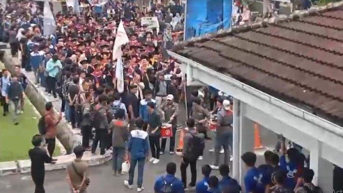 TANGGAPAN Pihak Kampus Polmed Usai Bentrokan Antar Mahasiswa, Polisi ...