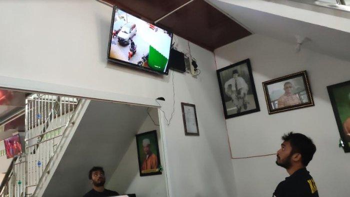 Terekam Cctv Seorang Pria Curi Sepeda Motor Di Lokasi Pusat Kebugaran