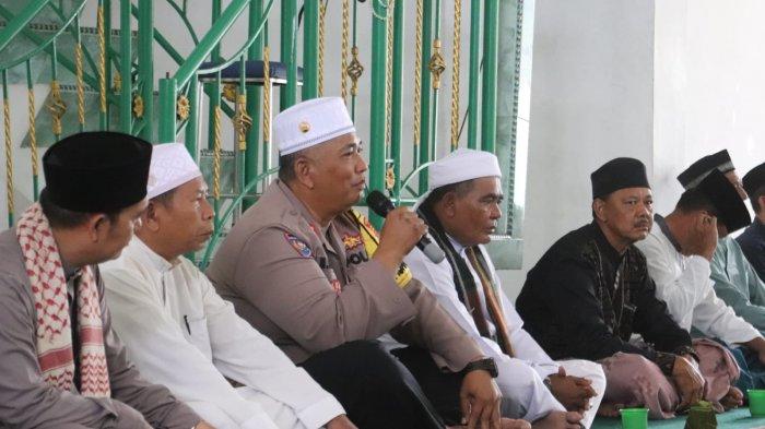 Polres Langkat Gelar Jumat Curhat di Masjid Riyaadusshoiihin Langkat ...