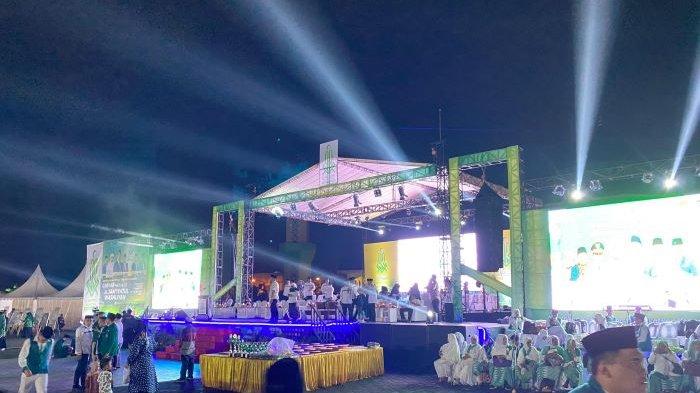 Ribuan Warga Sumut Memadati Lapangan Astaka Medan di HUT ke-93 Al ...