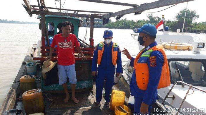 Satpolair Polres Tanjungbalai Hentikan Kapal Tanpa Nama - Tribun-medan.com