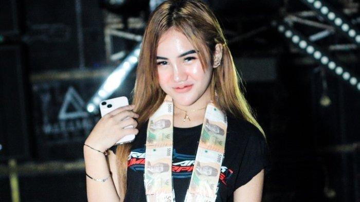 NASIB Icha Chellow Tiktoker Viral Joget di Makam Bung Karno, Aksinya ...