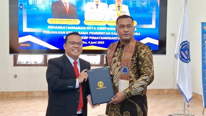 STT HKBP Pematangsiantar dan Pemkab Toba Teken MoU dan PKS - Tribun ...