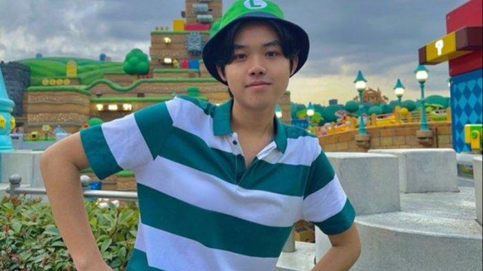 Sosok Sandy Kristian Waluyo, Fanboy BLACKPINK yang Trending di X ...