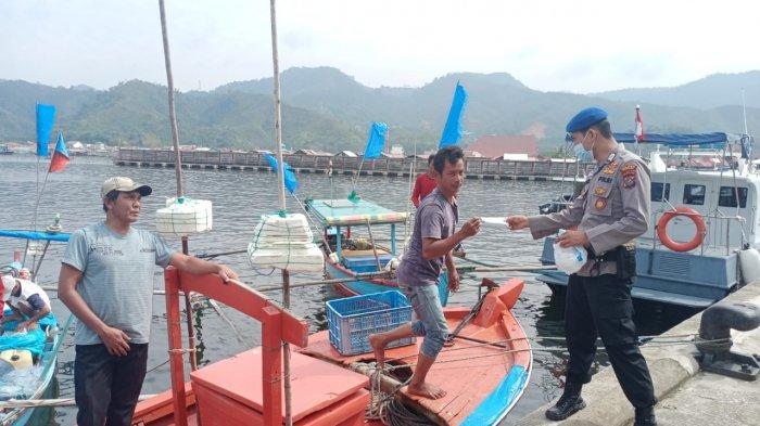 Patroli Dialogis, Sat Polairud Polres Siolga Bagi Masker Pada Nelayan di Pesisir Laut - Tribun ...