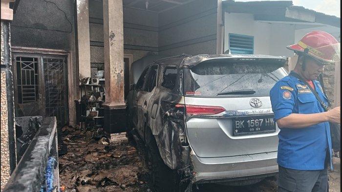 Mobil Toyota Fortuner Kebakaran di Jalan Marelan Medan, Ini Kata ...