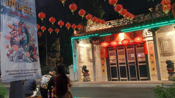 Menikmati Kesawan di Malam Hari, Daerah Wisata dengan Jalan Tertua di ...