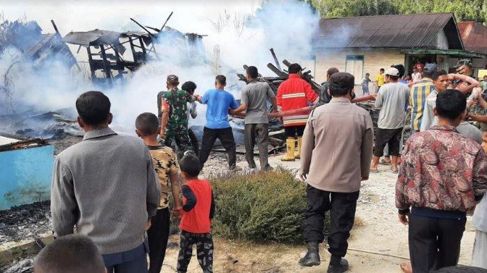 DUA Rumah Ludes Terbakar di Taput, Kerugian Ditaksir Capai Ratusan Juta - Tribun-medan.com