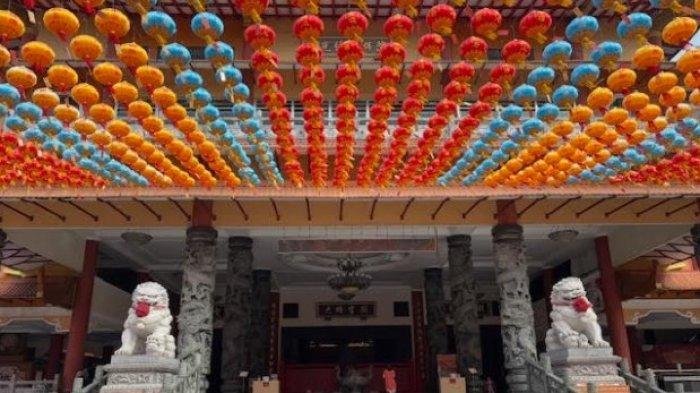 Sambut Imlek 2025, Ribuan Lampion Terpasang di Vihara Maitreya Cemara ...