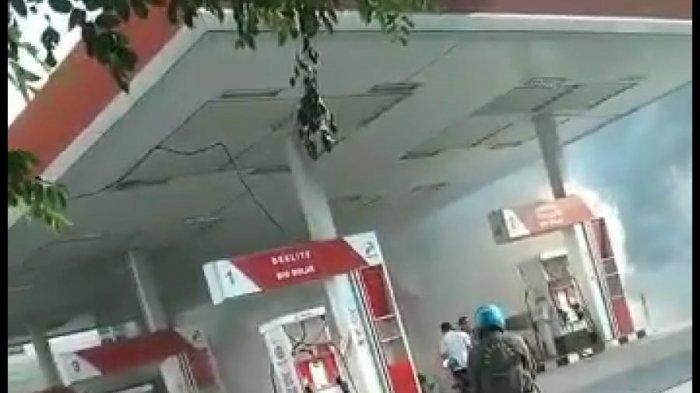 MOBIL Terbakar di SPBU Tembung, Percikan Api Timbul saat Isi BBM, Warga Sekitar Panik - Halaman ...