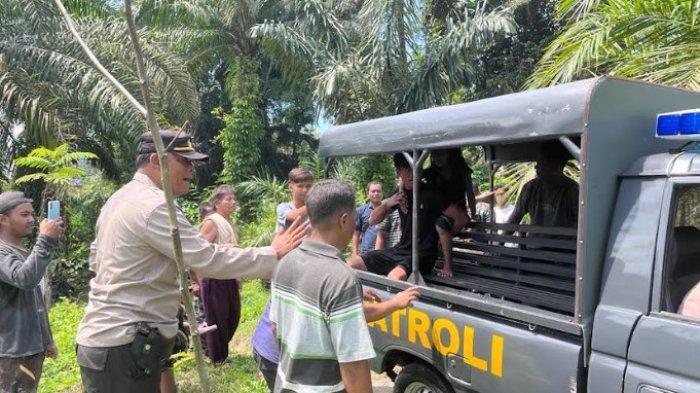 Lubang Menganga di Jembatan Namu Ukur Makan Korban, Ibu dan Anak Jatuh dan Alami Luka Serius ...