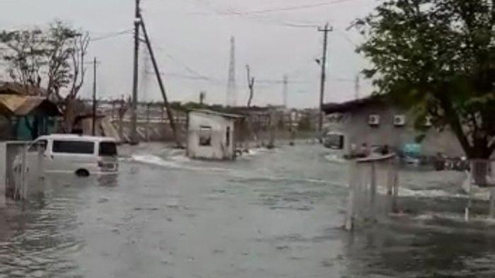 Tanggul Air Laut Semarang Jebol, Gubernur Jateng Perintahkan Bupati dan ...