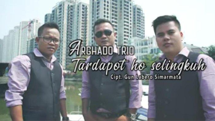Lirik Lagu Batak Tardapot Ho Selingkuh yang Dipopulerkan oleh Arghado Trio - Tribun-medan.com