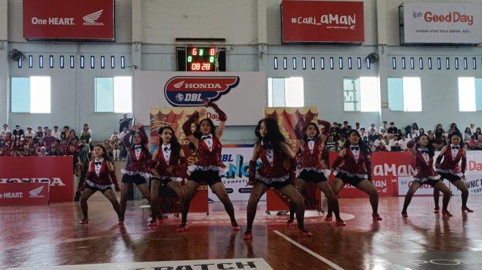 Tim Dance SMA Primeone School Medan Bawakan Tema Instrumen Musical di ...