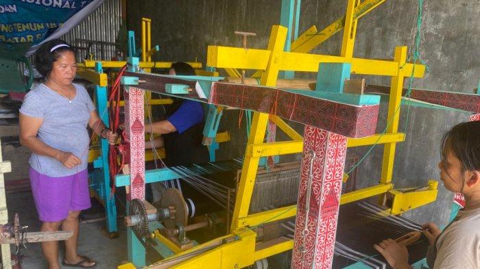 Mesin Tenun Listrik Tiba di Kampung Ulos, Jadi Berkat Bagi Penenun ...