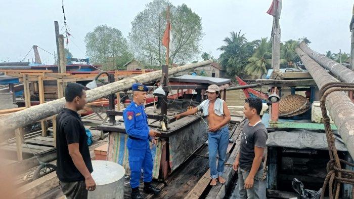 Patroli Sat Polairud Polres Tanjungbalai Ajak Para Nelayan Ciptakan Kerukunan - Tribun-medan.com