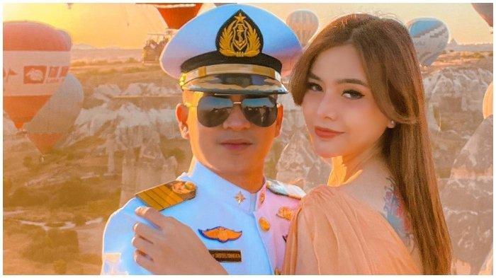 Sudah Prewed Pamer Calon Suami Kapten, Tetiba Artis Ini Bakar Foto Mesra Bareng Kekasih - Tribun ...