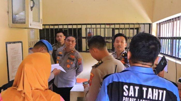 Wakapolres Labuhanbatu Cek Rumah Tahanan Polres Labuhanbatu Tribun