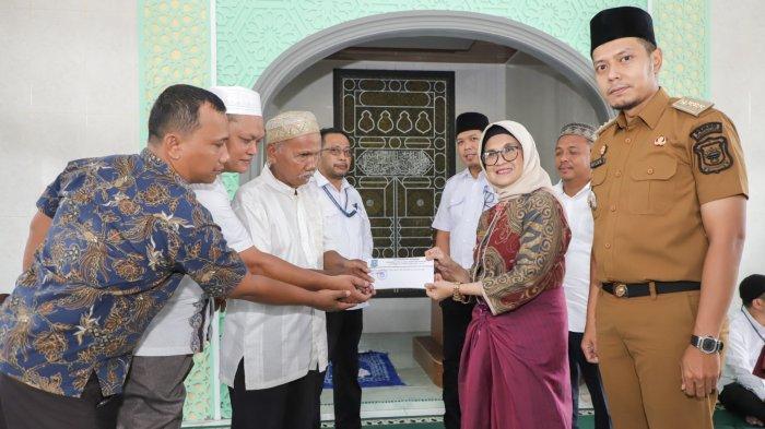 Wali Kota Susanti dan Tirta Uli Safari Ramadan, Bagikan Laba Perusahaan ...