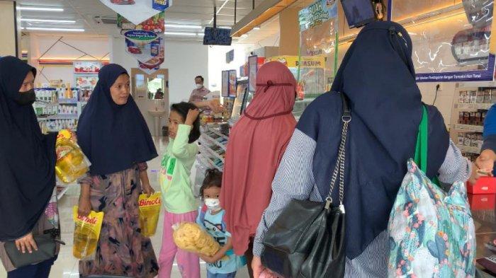 Migor Kemasan di Medan Sudah Turun Harga, Indomaret Batasi Jumlah ...