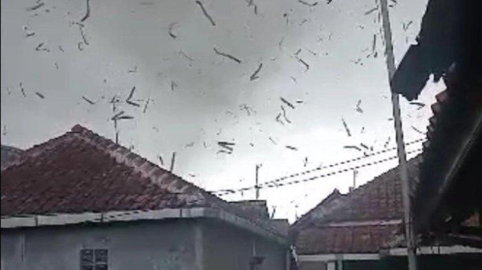 SOSOK Erma Yulihastin Pakar BRIN yang Sebut Rancaekek Dilanda Tornado ... SOSOK Erma Yulihastin Pakar BRIN yang Sebut Rancaekek Dilanda Tornado ...