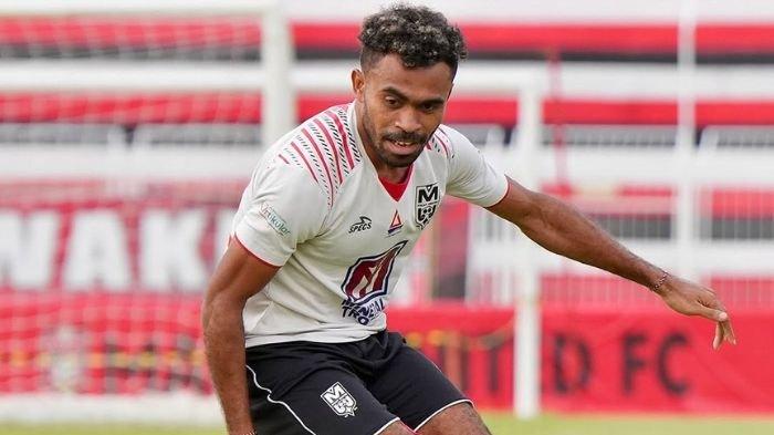 Profil Yakob Sayuri, Talenta Muda Papua yang Hajar Persis Solo di ...