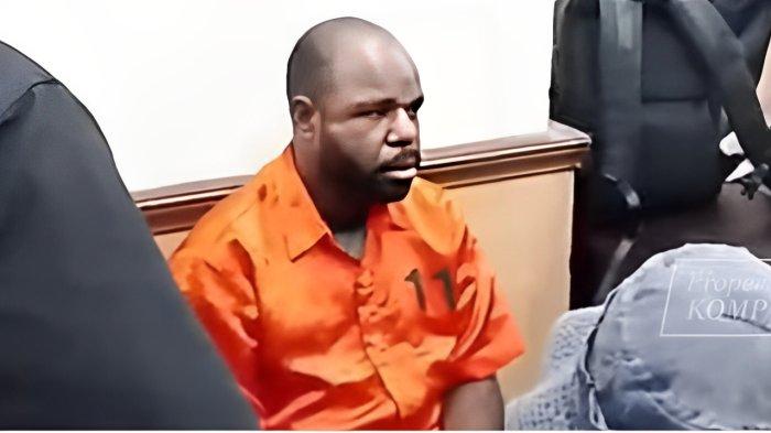 Sosok Yuni Enumbi, Pecatan TNI Pemasok Senjata Api ke KKB Beli Senjata ...