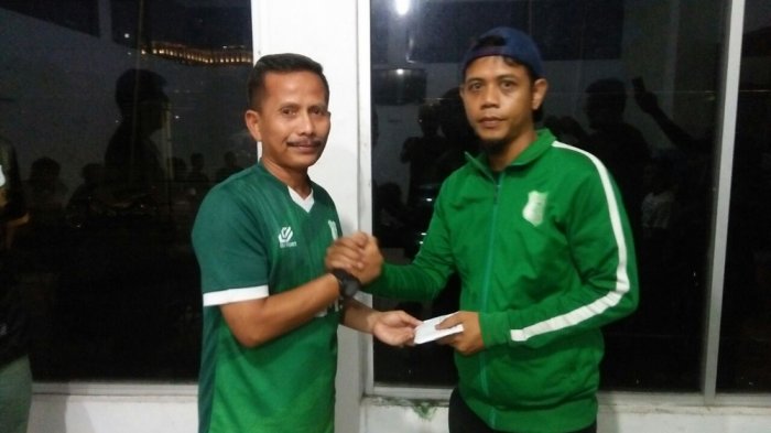 Manajemen PSMS Berikan Santunan pada Keluarga Suporter yang Meninggal ...
