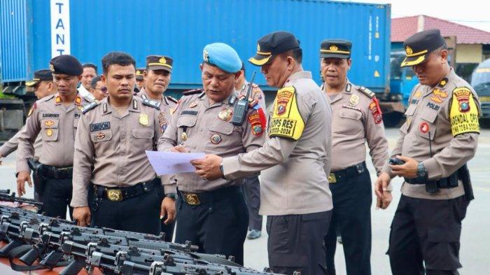 AKBP Janton Silaban Cek Senpi Laras Panjang, Polres Pelabuhan Belawan ...