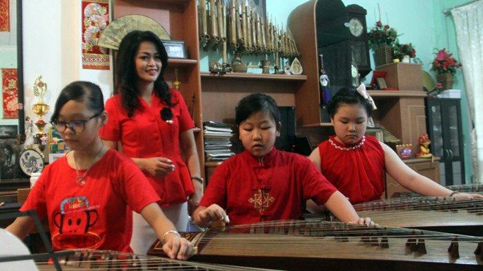 FOTO-FOTO KOMUNITAS PEMUSIK KECAPI (GUZHENG), LESTARIKAN ALAT MUSIK ...
