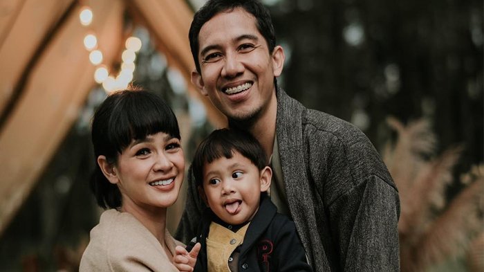 Lucu dan Menggemaskannya Putra Andien saat Mencoba Mengawal Sang Ibu ...