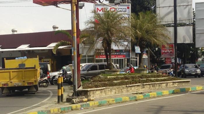 Kawasan Jalan Merak Jingga dan Perintis Kemerdekaan Padat Merayap ...